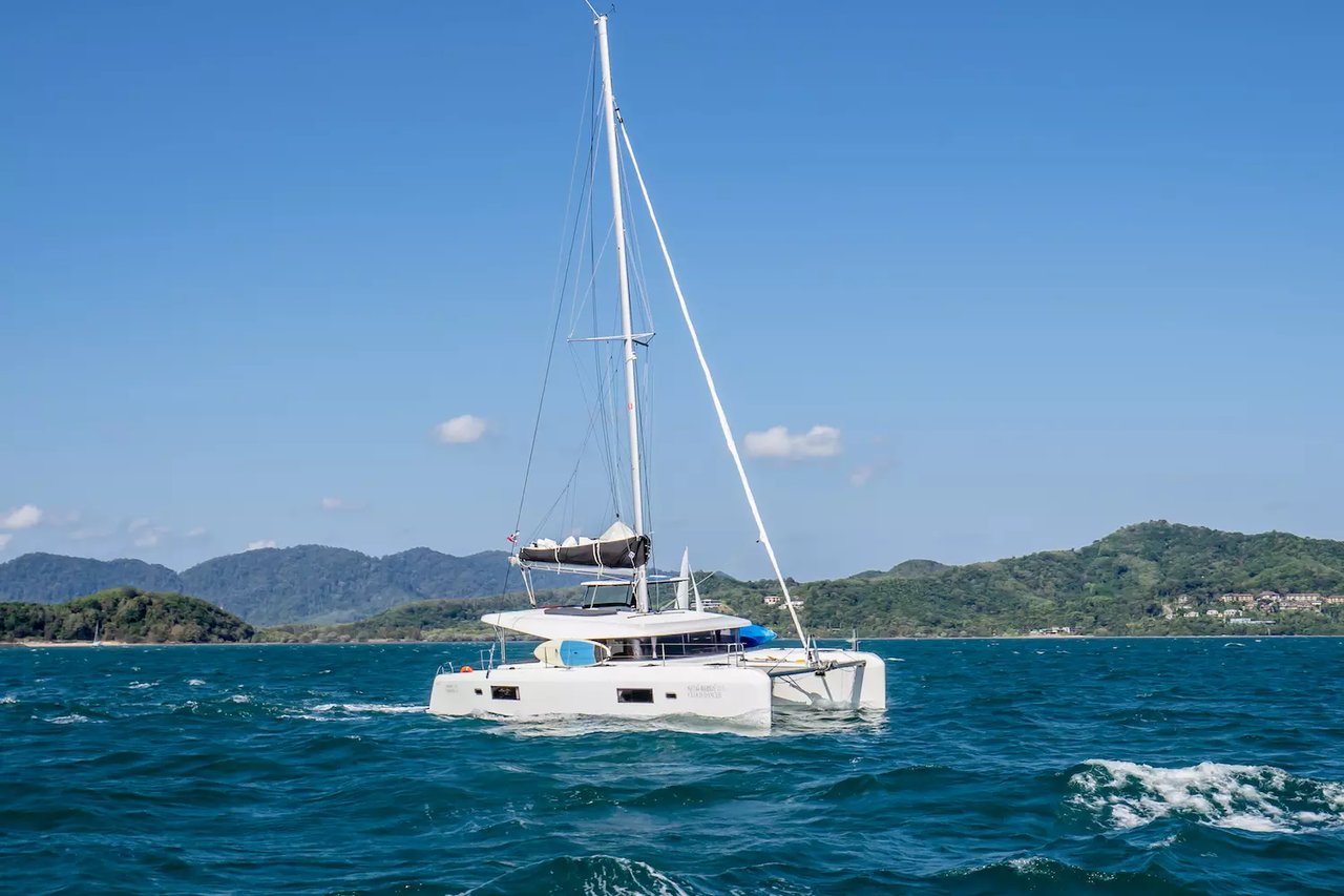 Charter Yacht Cloud Dancer - Boon Yachts